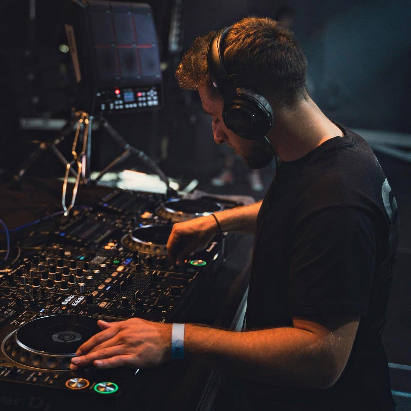 Diam's - DJ (JLOW Remix) by JLOW Official | Free Download on Hypeddit