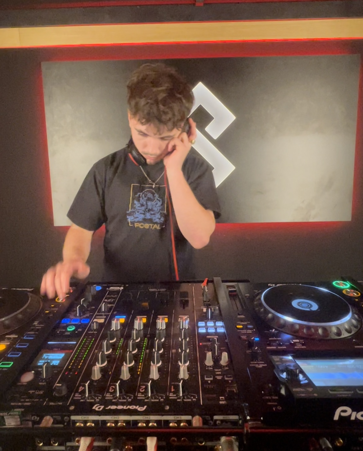 sbm - goes Off by sbm | Free Download on Hypeddit