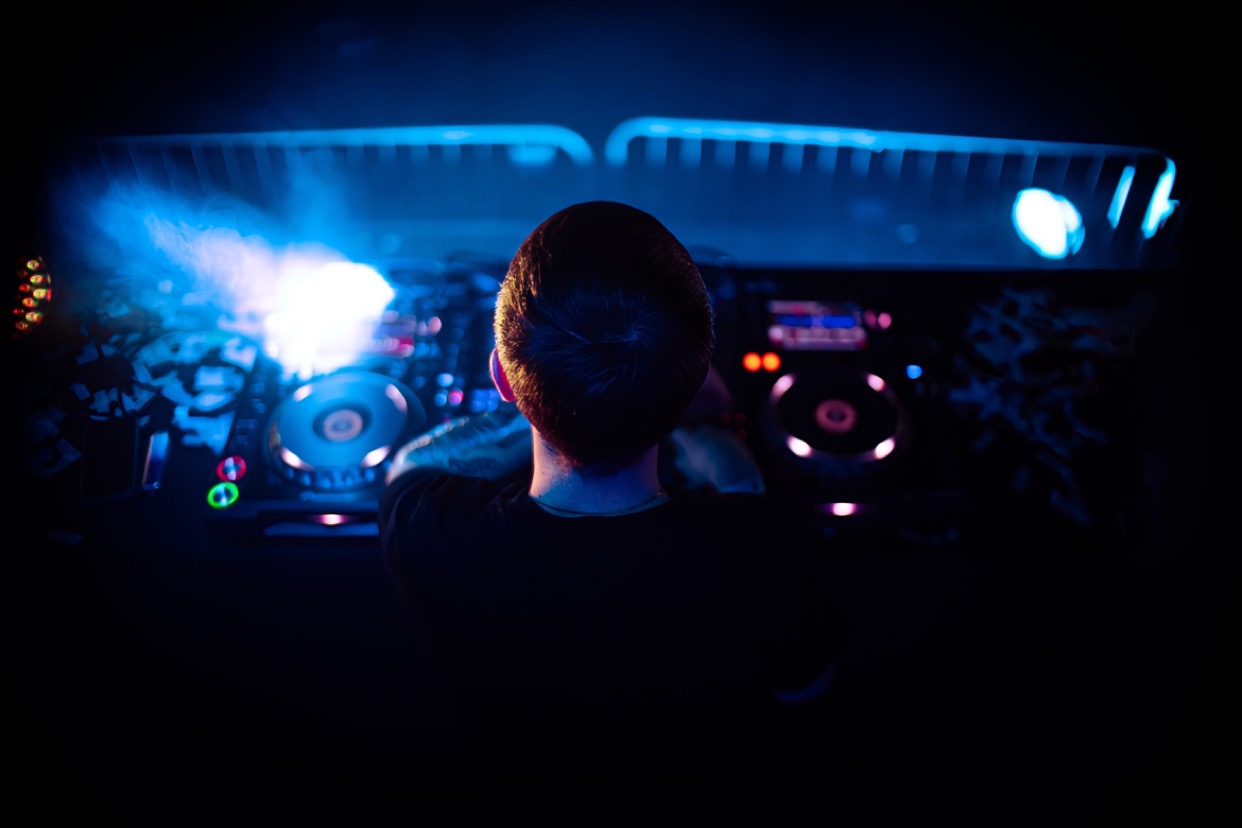 Deano's Edit's - 001 by DJ dean peet | Free Download on Hypeddit